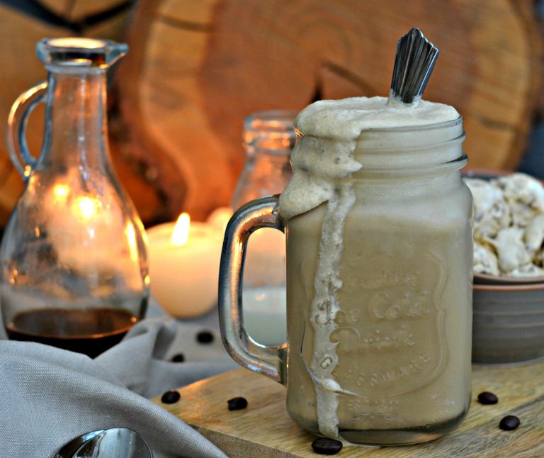 Rezept: Iced Coffee mit Kaffee-Schokoladen-Eis. [Werbung]