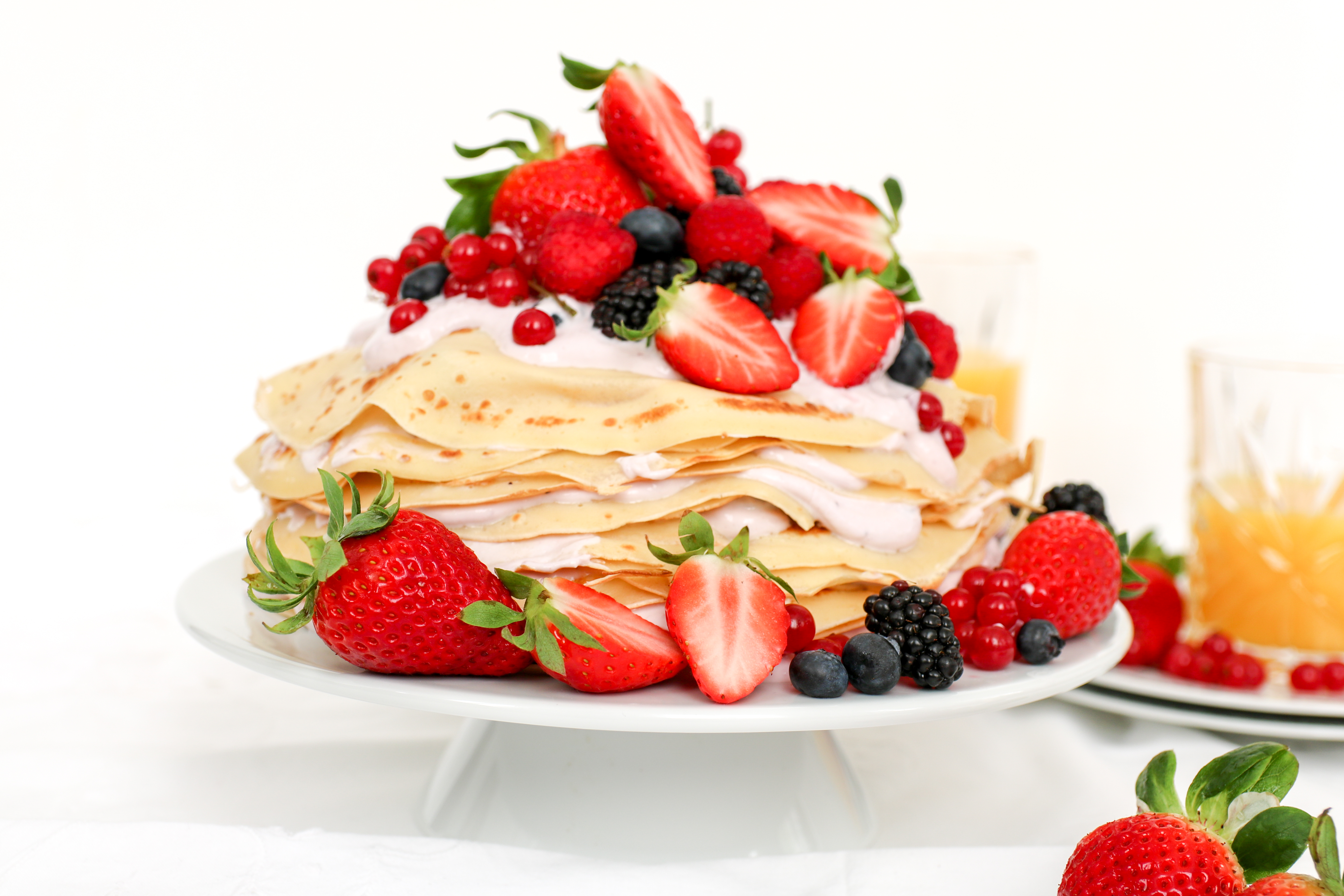 Rezept: Beerige Pfannkuchentorte für einen tollen Frühstückstisch.